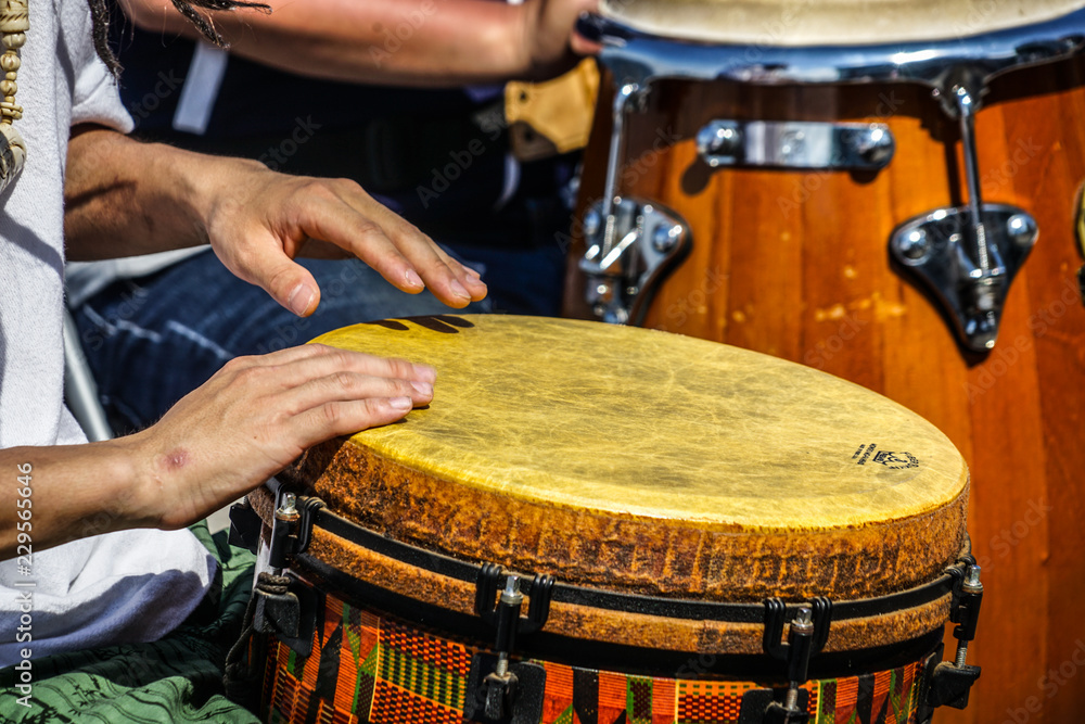 太鼓（ボンゴ）のイメージ Stock Photo | Adobe Stock