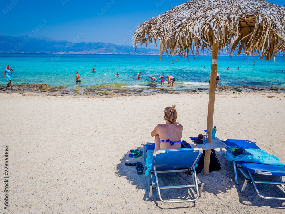 Foto Greece, Crete - Jul 17, 2018: Golden Beach in Chrysi island, one ...