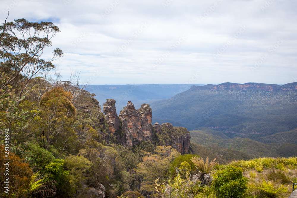 The Three Sisters Cliffs in Blue Mountains National Park, NSW ...