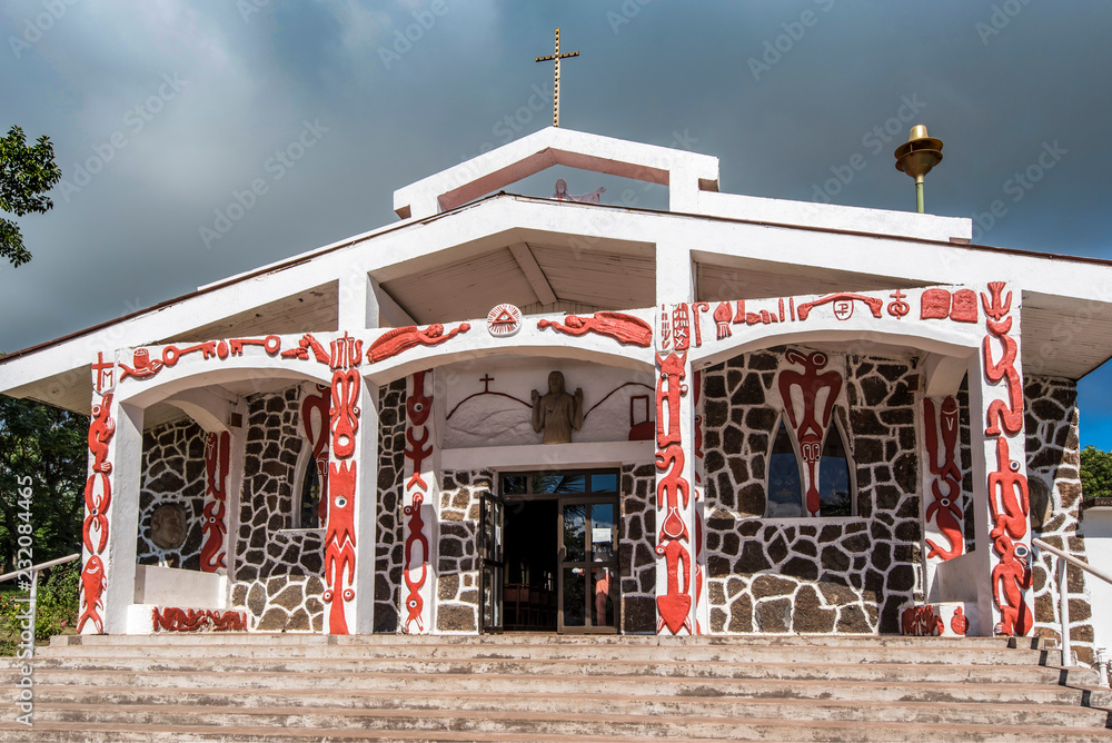Simboli Rapa Nui sui muri della chiesa di Hanga Roa 素材庫相片 | Adobe Stock