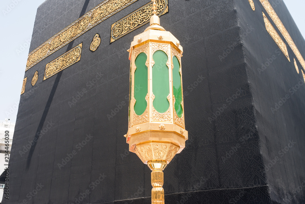 Foto MECCA, SAUDI ARABIA - MAY 02 2018: The Holy Kaaba is the center of ...