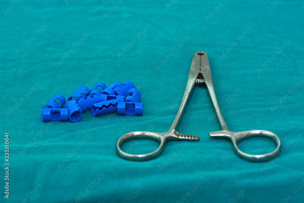 Blue plastic surgical clips and stainless applier for scalp hemostasis ...