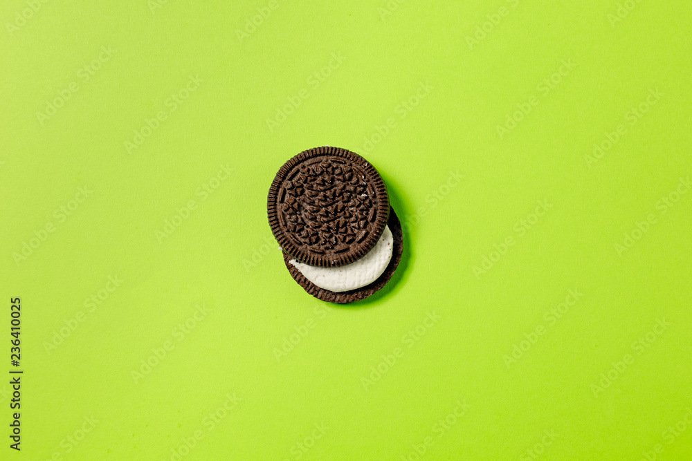 Oreo cookies, Chocolate cream filling sandwich cookies on a green ...