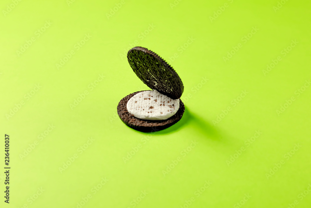 Oreo cookies, Chocolate cream filling sandwich cookies on a green ...