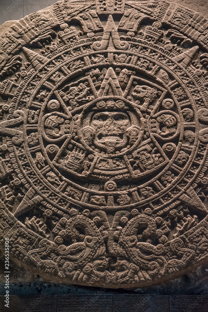 Photo Stock calendario azteca en piedra, la piedra del sol | Adobe Stock
