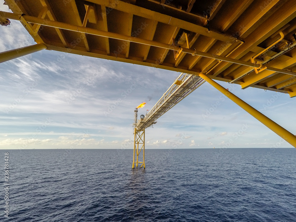 Photo Stock Fire on flare blow out in Offshore oil and Gas central ...