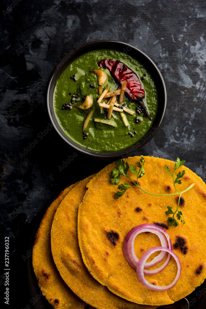 Foto de Stock Makki di roti with sarson ka saag, popular punjabi main ...