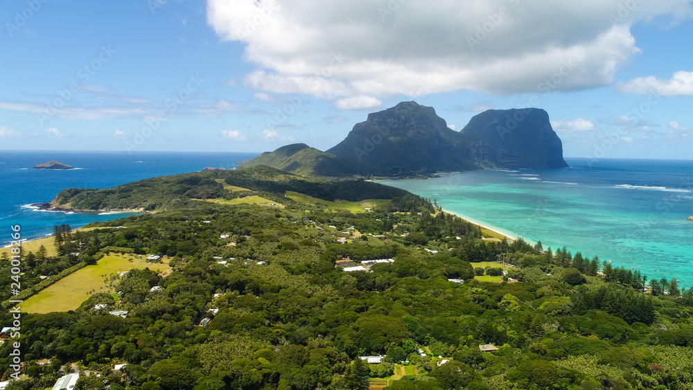 Foto Aerial view of Lord Howe Island (World Heritage-listed paradise ...