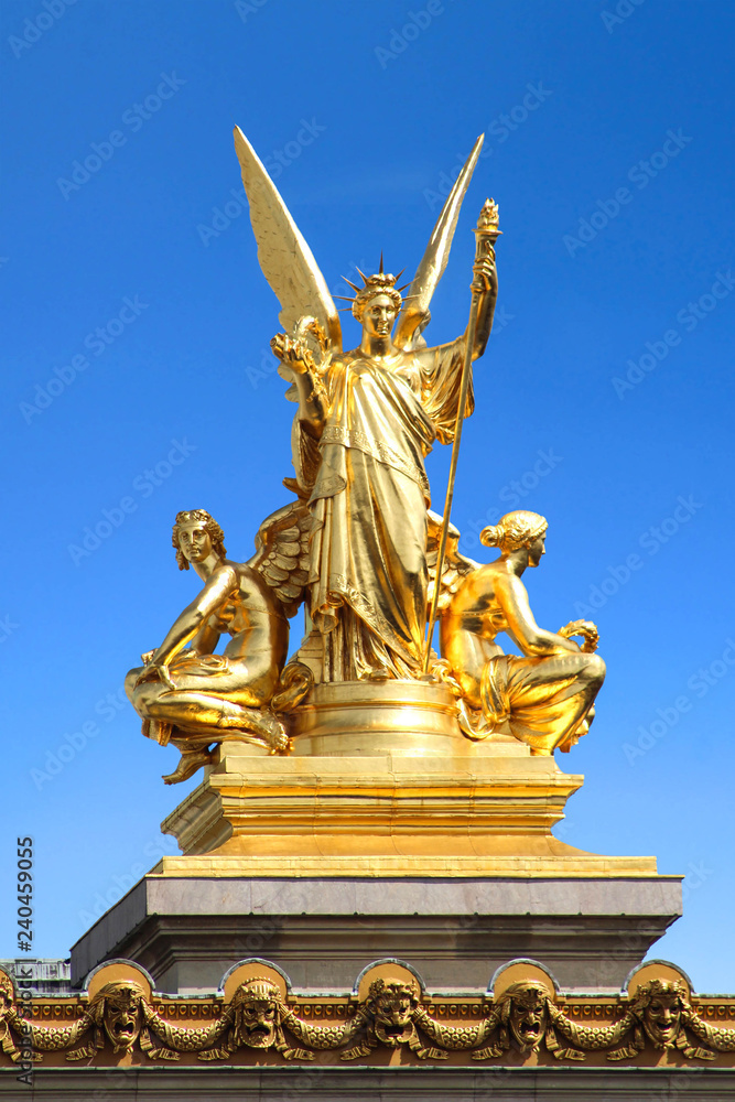 Photo Stock Paris - Palais Garnier / Statue sur le toit de l'opéra (La ...