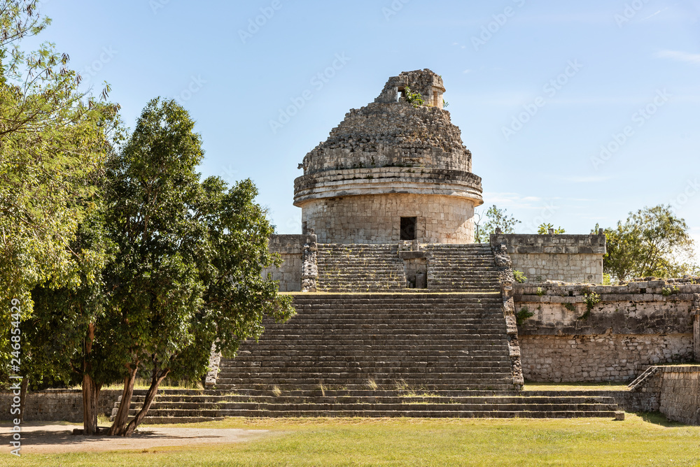 Foto de Stock Mayan Observatory called El Caracol. Mayan archeological ...