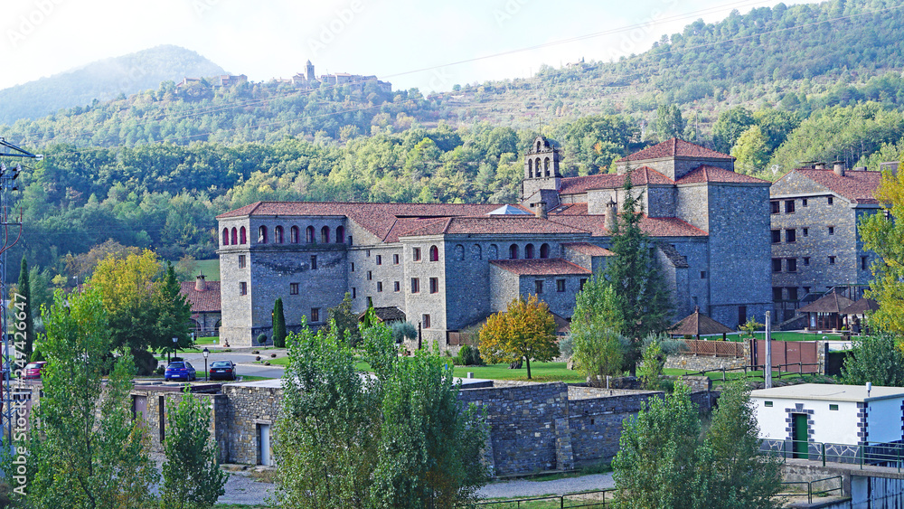 Monasterio del Carmen en Boltaña, Pirineo aragonés, Huesca, Aragón ...