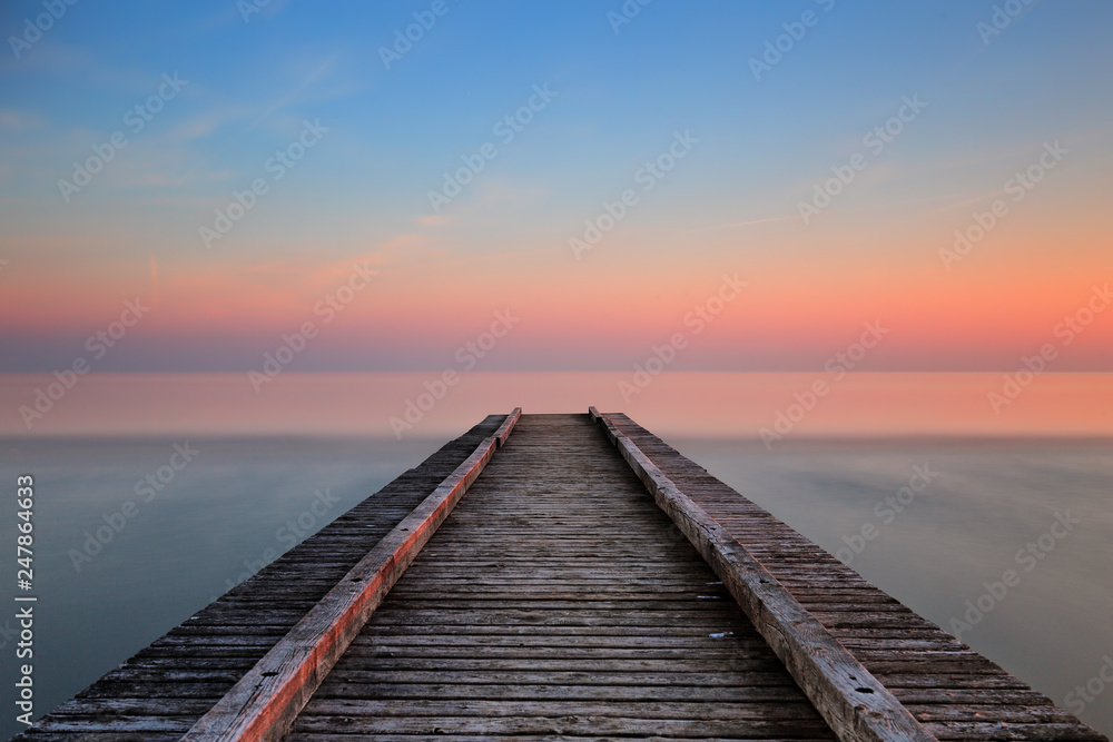 Foto stock di Pontile sul mare di Jesolo al tramonto | Adobe Stock