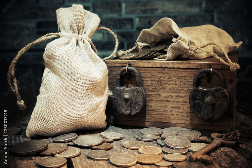 Photo Stock Pouch with old money and coins.Treasure chest.Padlocks and ...
