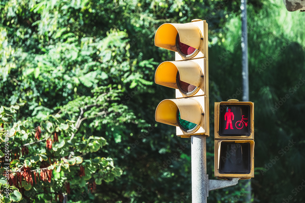 Feux tricolore, signalisation routière Stock Photo | Adobe Stock