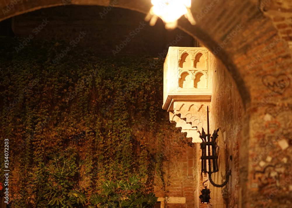 Side view of the 14th-century house of Juliet in Verona, Italy, with ...