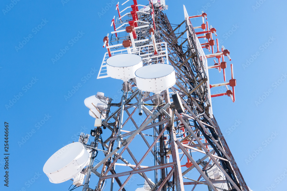 Foto Telecommunication network repeaters, base transceiver station ...