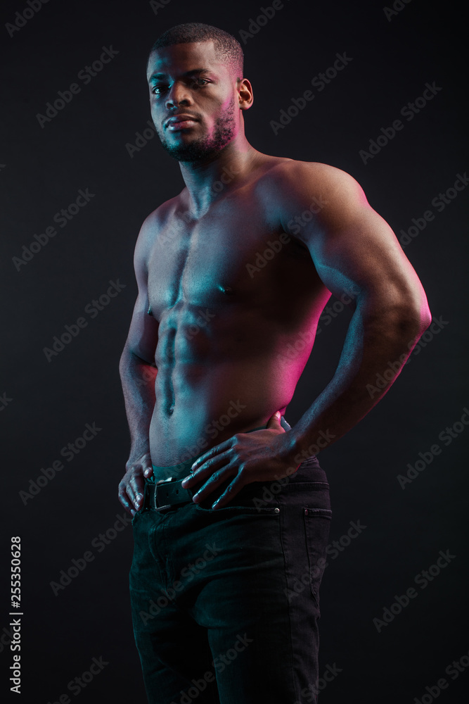 Muscular man African bodybuilder. Man posing on a black background ...