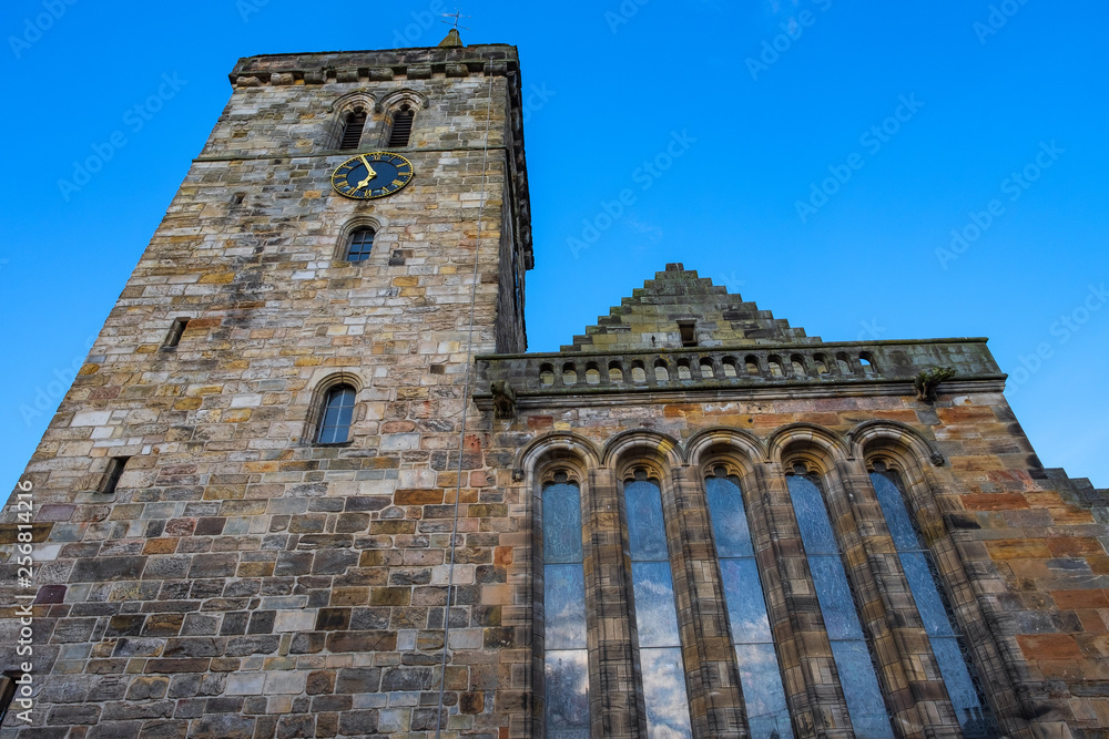 Fassade der Holy Trinity Church in St. Andrews/Schottland Stock Photo ...
