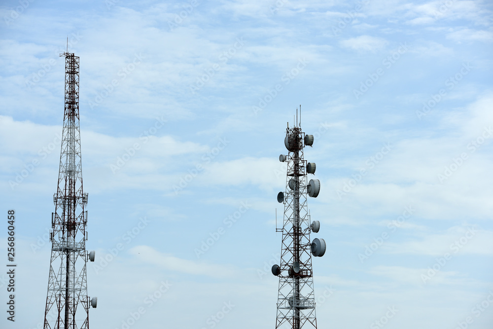 Telecommunication tower with cell phone antenna system ...