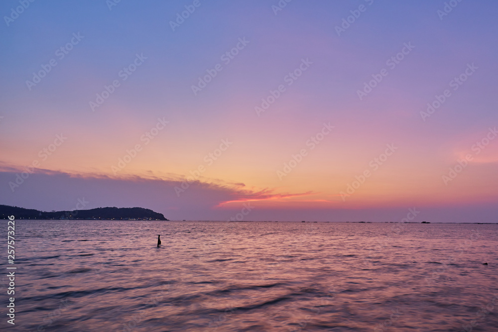 Beautiful sunset scenic of Ang Sila bay. The Ao Thai ocean in Chonburi ...