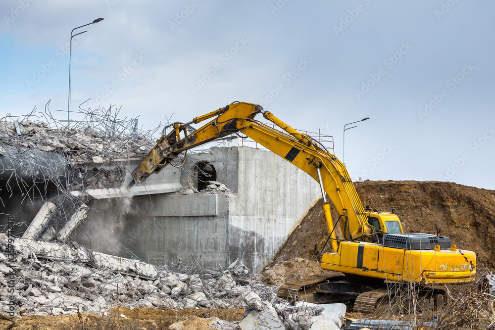 Professional demolition of reinforced concrete structures using ...