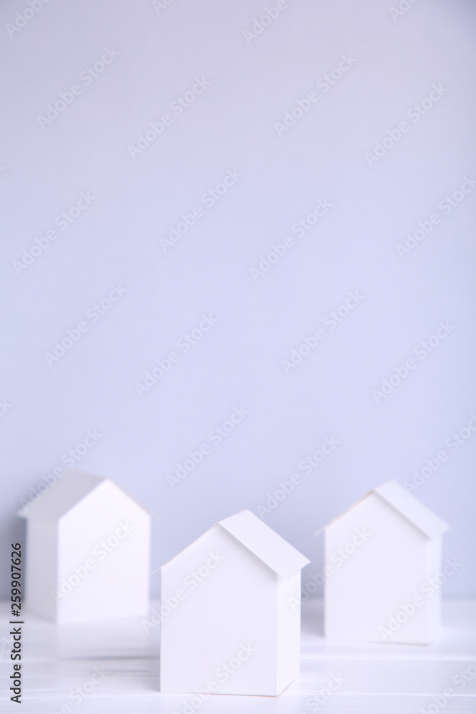 Paper town. Papercraft house and papercraft building. 素材庫相片 | Adobe Stock