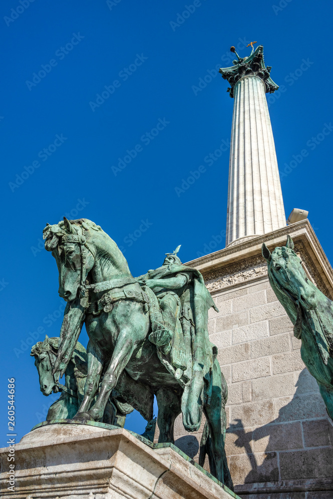 Foto stock di Hungary, Budapest, Hosok tere: Ruler Arpad statue ruler ...