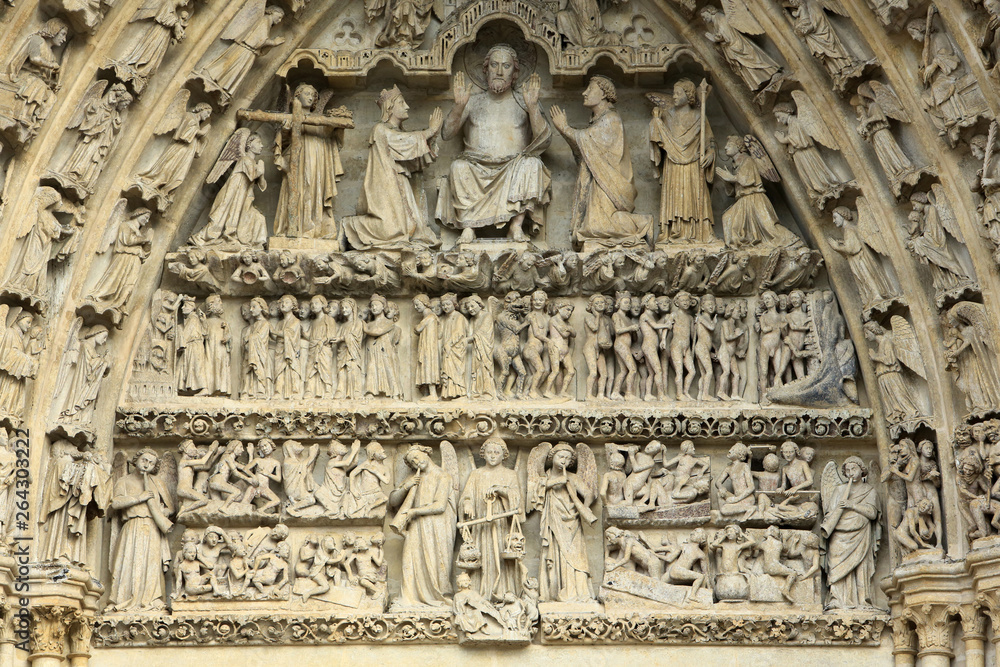 Tympan du portail du Jugement Dernier.. Cathédrale Notre-Dame d'Amiens ...