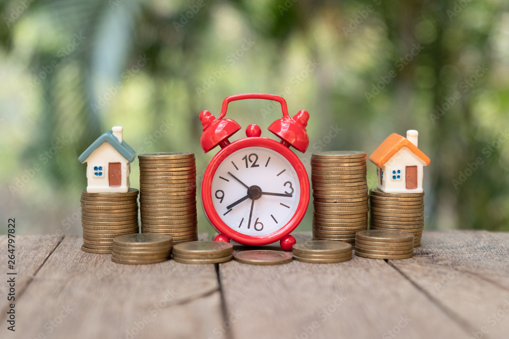 Stock-Foto „house model for finance and banking concept. alarm clock ...