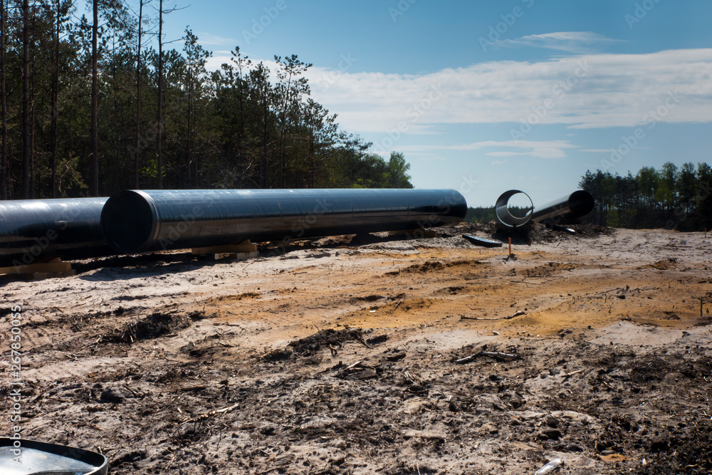 Construction of the pipeline of liquefied natural gas from the LNG ...