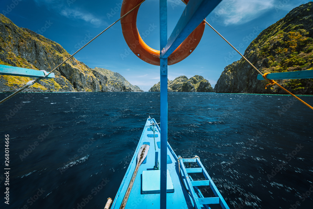 Island hopping banca on tour C between Tapiutan and Matinloc Island ...