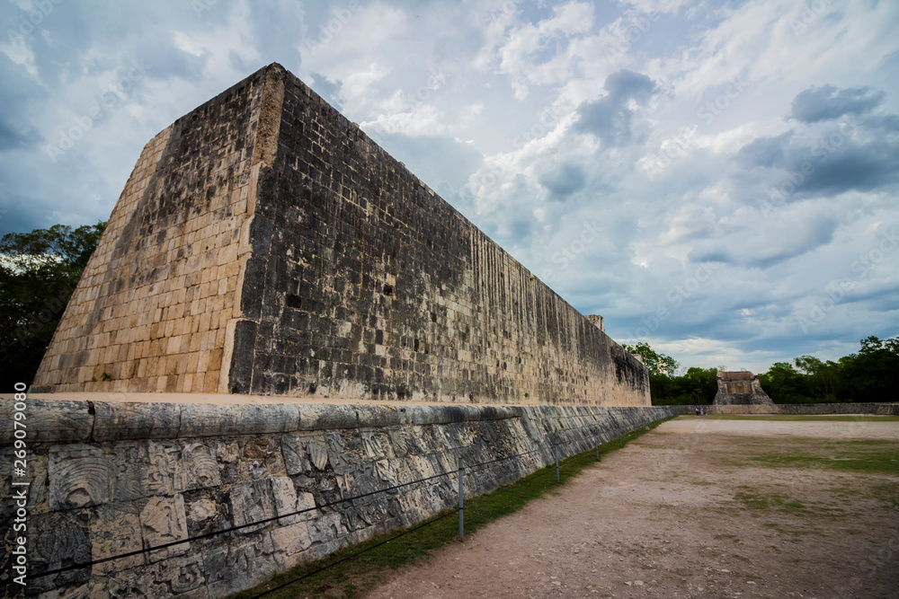 Big Mayan walls and temple constructions in Chichen Itza, Yucatan ...