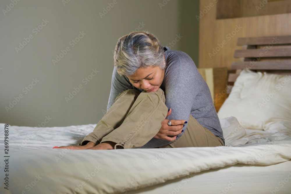 Foto de Stock depressed and sad grey hair mature woman crying lonely ...