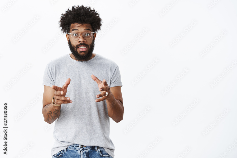 Foto de Stock Man explaining point of view with worried and intense ...