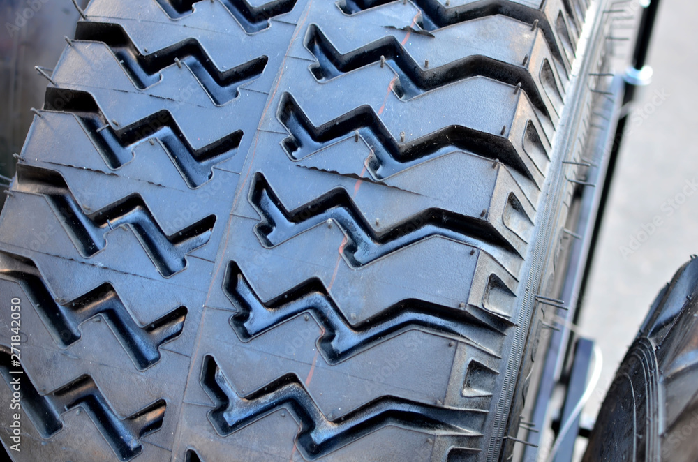 New rubber tire with tread for trucks and special construction wheeled ...