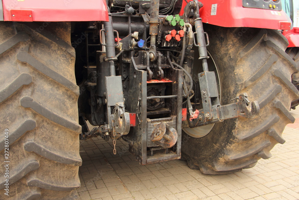 System of installation of hinged units on the tractor - wheeled ...