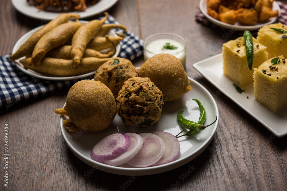 Indian Tea time snacks in group includes Veg Samosa, Kachori/kachaudi ...