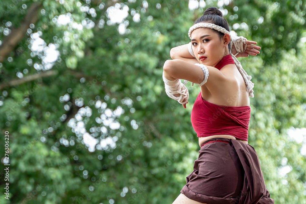 Muay thai, Asian woman Thai boxing ,Thailand. Asia thai boxer muay thai ...