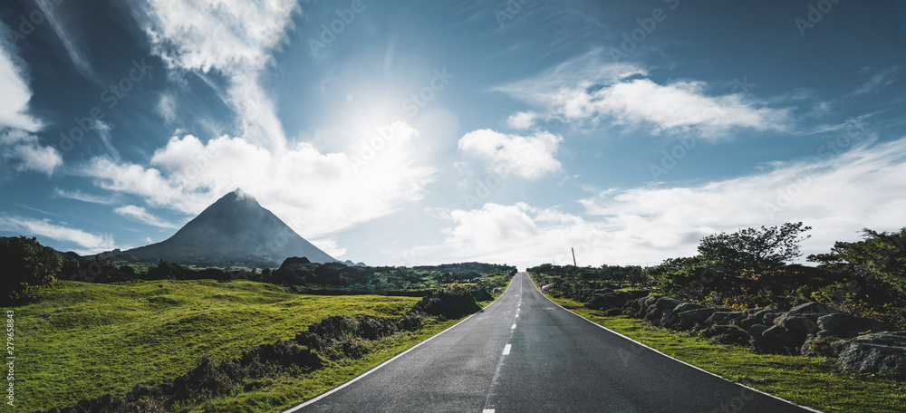 Straight EN3 longitudinal road northeast of Mount Pico and the ...