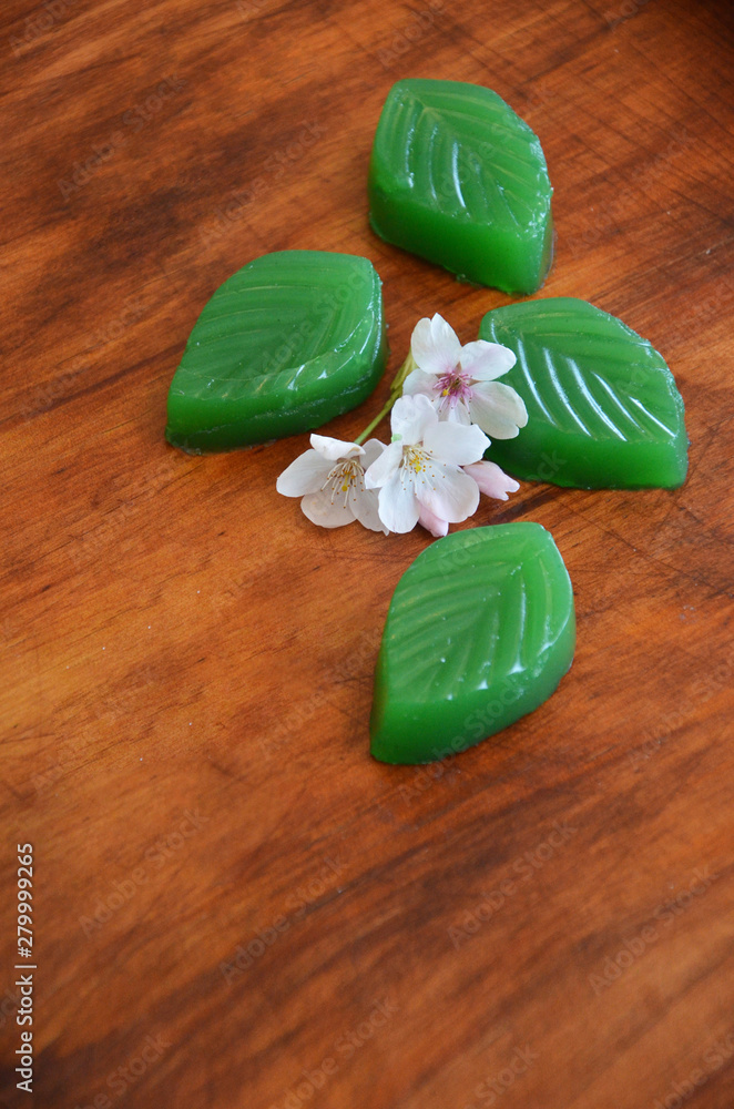 Pandan Flavoured Jelly in a leaf form. Pandan leaf, also known as screw ...