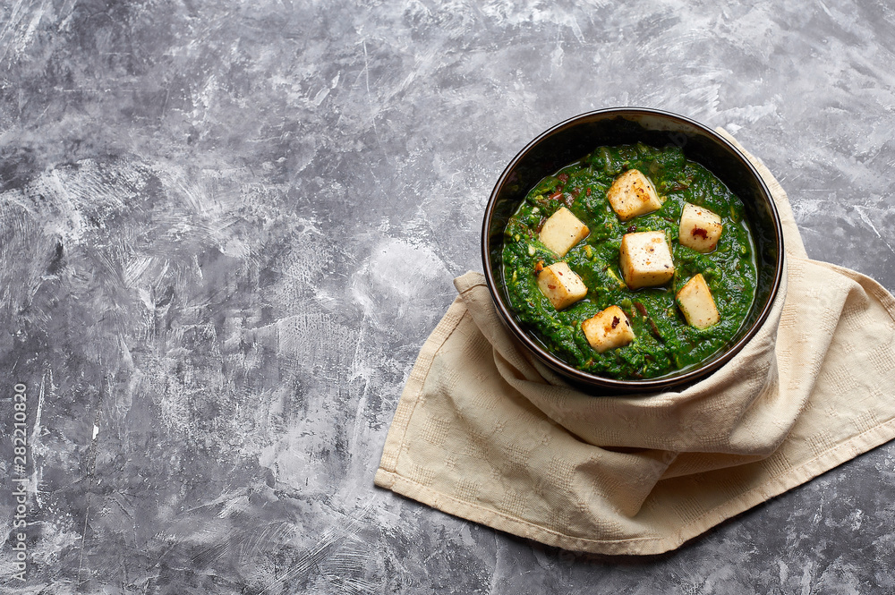 Photo Stock Palak Paneer with chapati and basmati rice at grey concrete ...