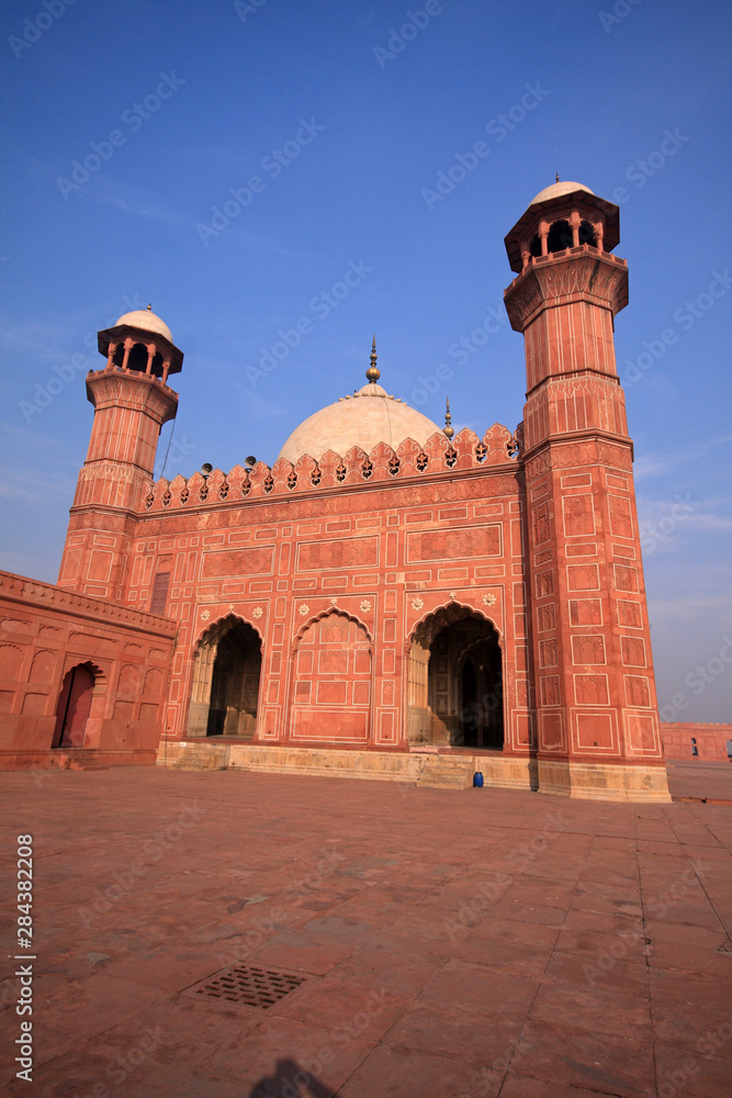 Badshahi Masjid, one of the biggest mosques in the world in Lahore ...