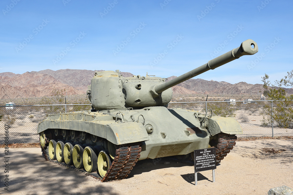 Foto de Stock CHIRIACO SUMMIT, CA - DECEMBER 10, 2016: A M26 Pershing Tank. The WWII tank, also ...