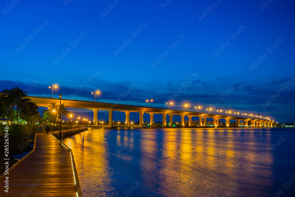 The Segmental Precast Concrete Roosevelt Bridge as seen from the ...