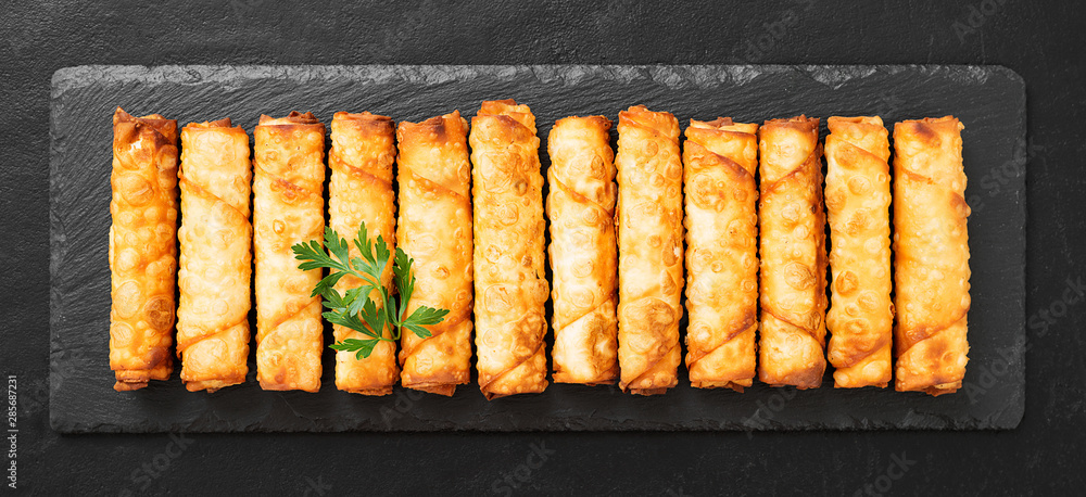 Foto de Stock Deep Fried Turkish Cigar Shaped Rolls - Spring roll ...