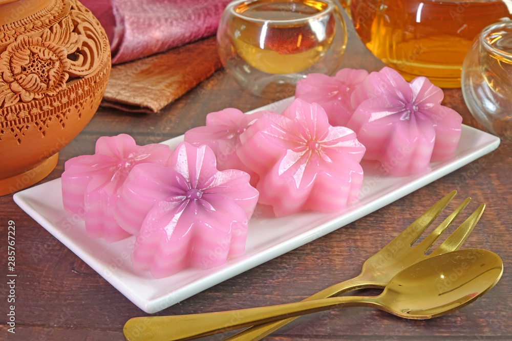 Thai dessert : Layer sweet cake (Khanom Chan) Thai traditional dessert ...