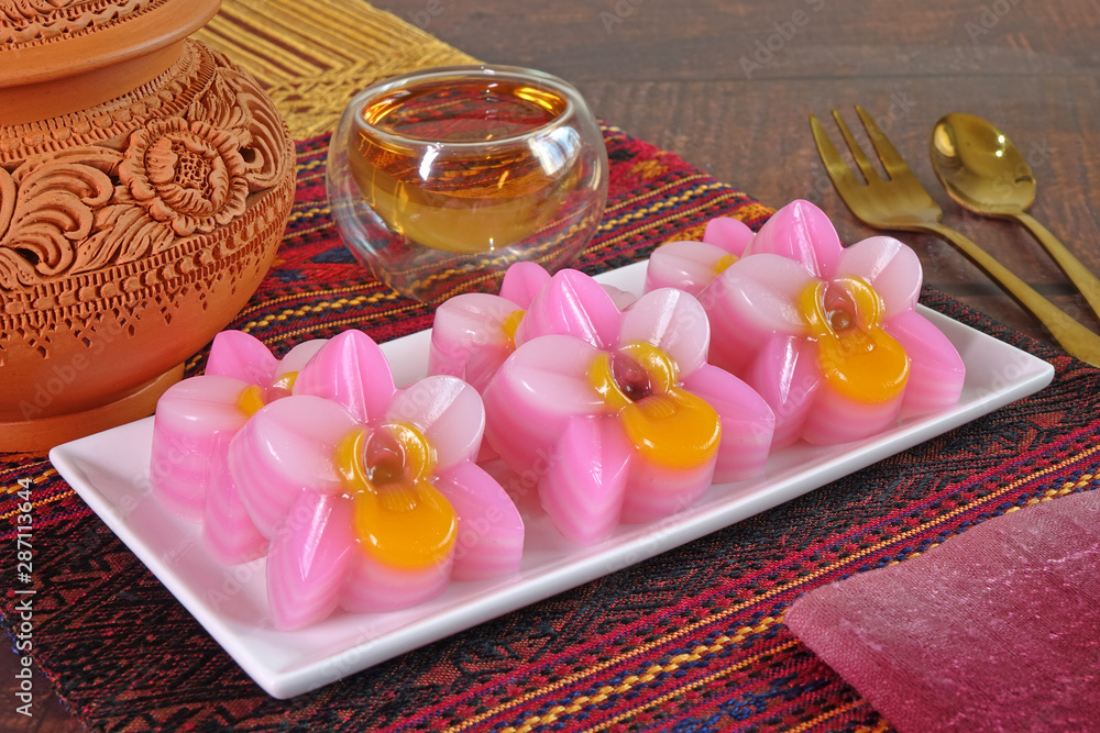 Thai dessert : Steamed layer sweet cake (or Khanom Chan) Thai ...