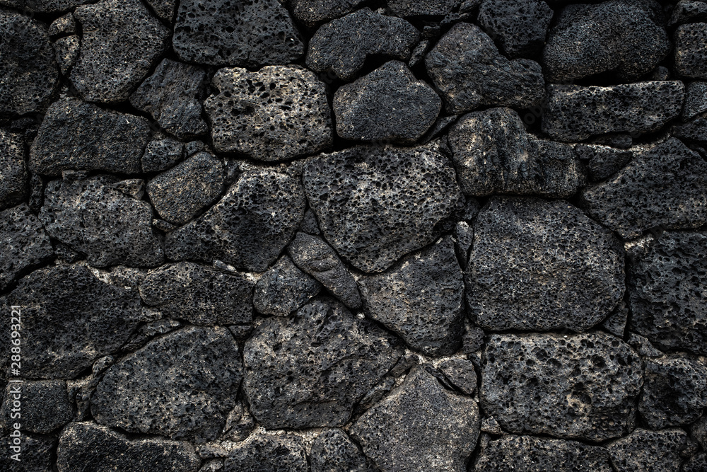 Foto de Stock Black volcanic stone wall.Dark rock texture background ...