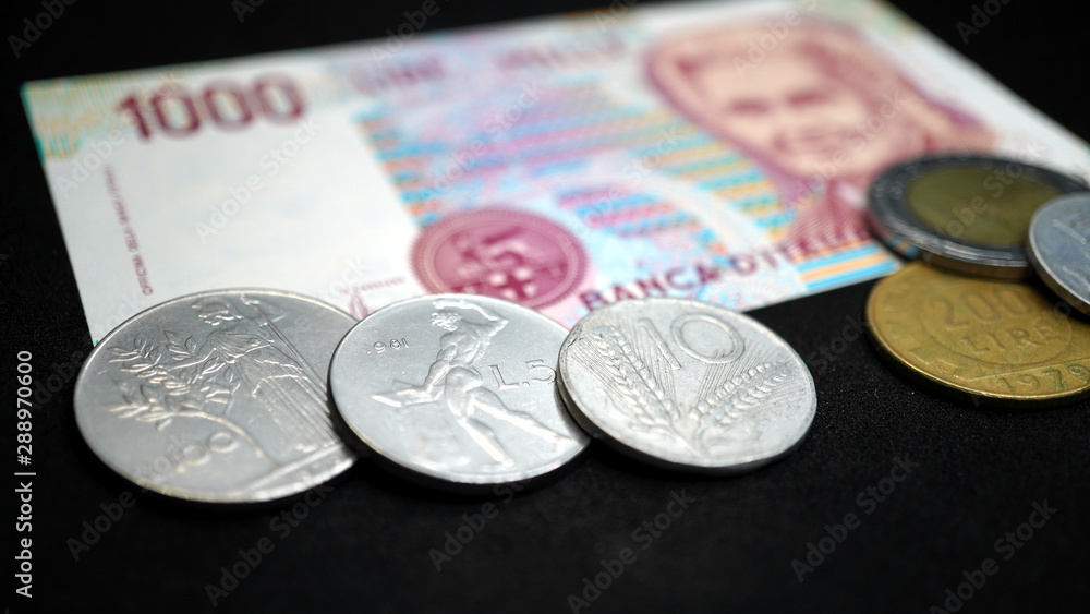 Foto 1000 Lire banknote with depicted Maria Montessori, educator ...