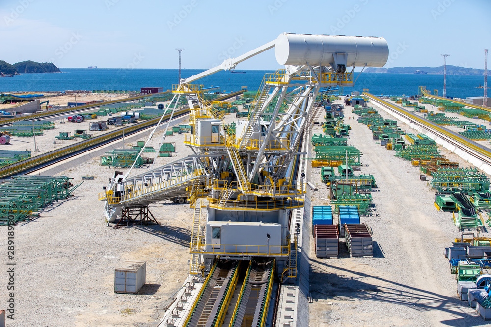New Stacker-reclaimer for stacking coal or other bulk material and ...